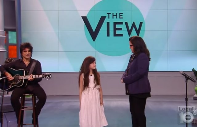 This Little Girl Sings On A Talk Show “Fly Me To The Moon” Flawlessly ...