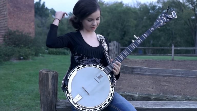 12 Years Old Girl Play The Banjo Like A Pro : Sunnies Days
