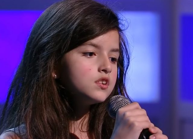 This Little Girl Sings On A Talk Show “Fly Me To The Moon” Flawlessly ...